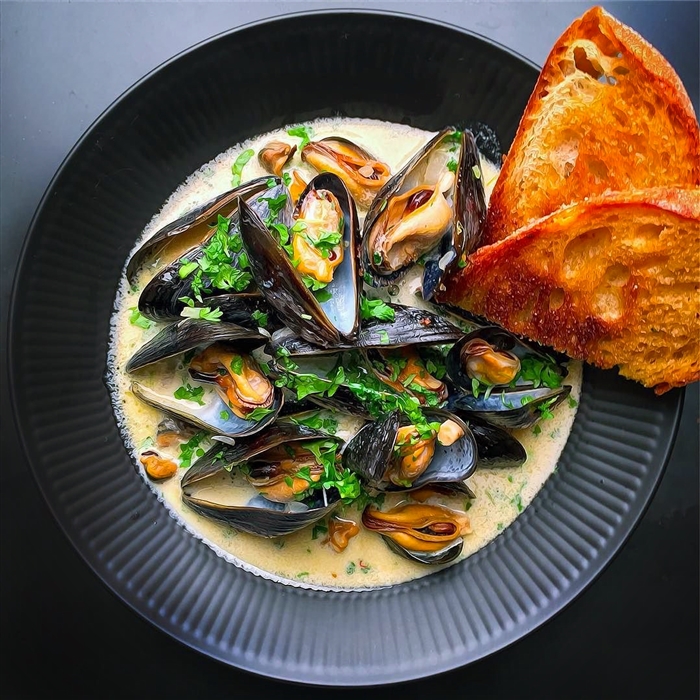 STEAMED MUSSELS WITH CIDER : Ooh La Loire